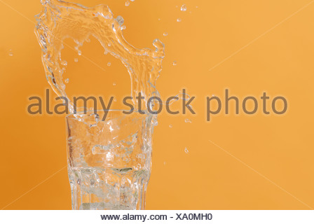 water spilling over glass Stock Photo: 57371283 - Alamy