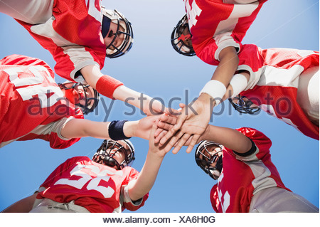 Football players huddle Stock Photo: 21676282 - Alamy