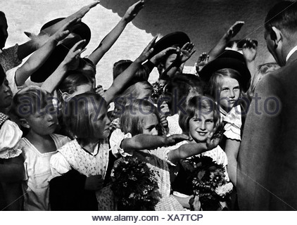 Hitler with children Stock Photo: 36997940 - Alamy