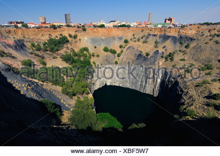 The Big Hole open-pit mine diamonds history mining industry Kimberley ...
