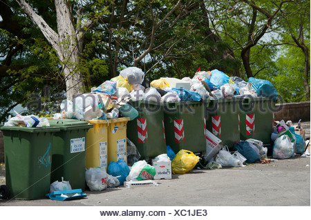 Overflowing trash cans, garbage, Enna, Sicily, Italy, Europe Stock ...
