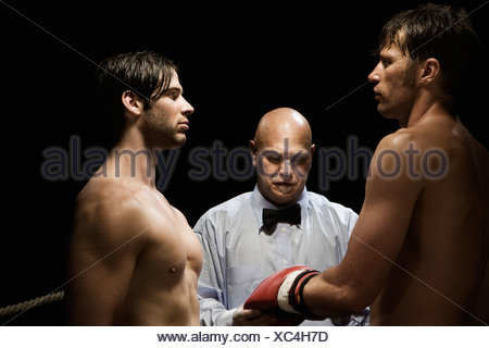Boxers facing off boxing ring Stock Photo: 21678904 - Alamy