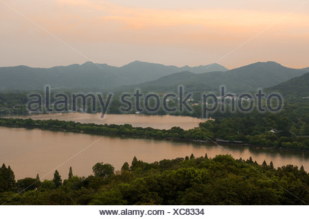 Su causeway, West Lake, Hangzhou, China Stock Photo: 24213490 - Alamy