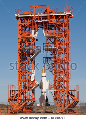 The historic Gantry Crane Launch Complex 33 in White Sands Missile ...