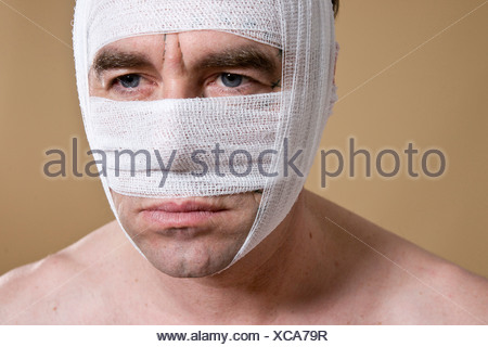Man with a bandaged face Stock Photo: 31931111 - Alamy