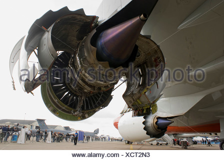 Boeing 747-8 engine open cowling Stock Photo - Alamy