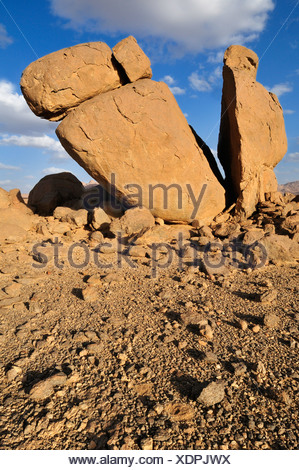Hoggar Mountains (Ahaggar), mountain range formed from volcanic rocks ...
