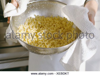 Straining the pasta Stock Photo: 39564541 - Alamy