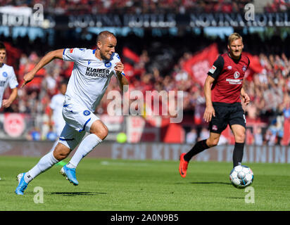 Manuel Stiefler (KSC) einzelne Maßnahmen, ausgeschnitten. GES/Fußball/2 ...
