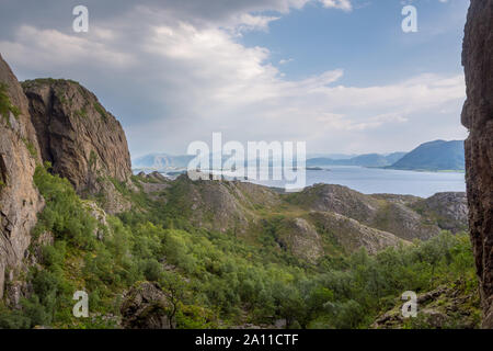 Blick vom Berg Torghatten in Helgeland Stockfotografie - Alamy
