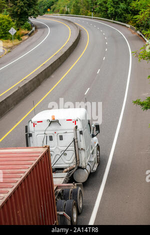 Große Rigg niedrige Kabine zur Verbesserung der Aerodynamik roter ...