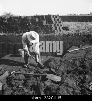 Beim Torfstich Im Teufelsmoor Nördlich von Bremen, Deutschland, 1930er ...
