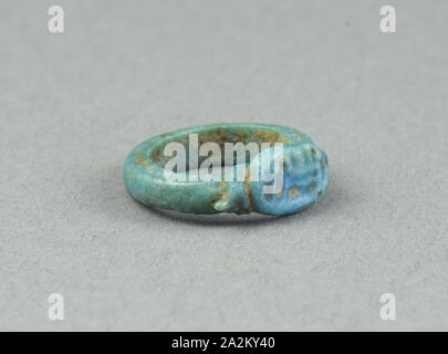 Ring: Amun-Ra, durch nb Zeichen flankiert. Ägyptische. Datum: 1550 v ...