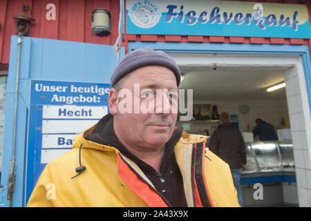 Stahlbrode, Deutschland. 11 Okt, 2019. Fischer Ralph Krehl steht vor ...