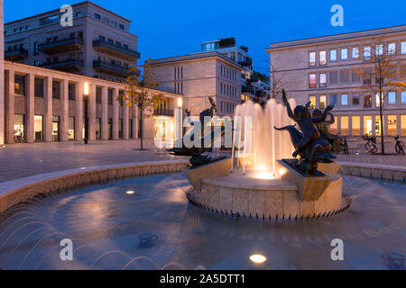 Die Gerling Quartier, Brunnen mit vier jungen Reiten auf Delphine nach ...