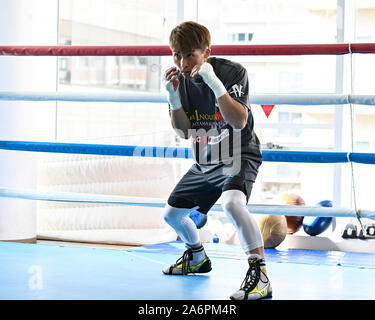 Kanagawa, Japan. 28 Okt, 2019. Naoya Inoue (C), Weltmeister im ...