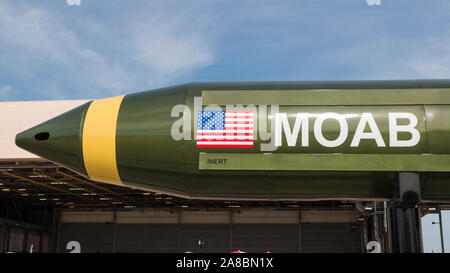Ein inertes Version der GBU-43/B Massive Ordnance Air Blast MOAB Bombe ...
