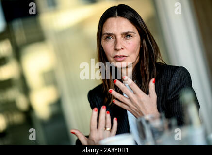 Berlin, Deutschland. 11 Nov, 2019. Katy Bähm bei der Premiere der neuen ...