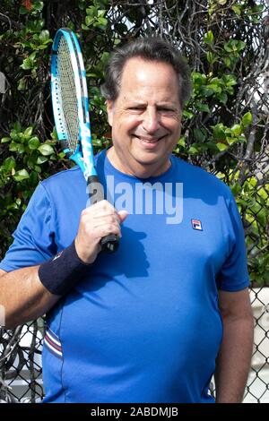 Jon Lovitz ankommen für die Chris Evert Pro Berühmtheit Tennis Classic ...