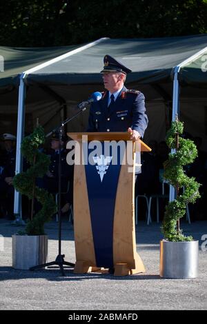 Brigadier General Michael Traut, Kommandant der Luftwaffe Officers ...