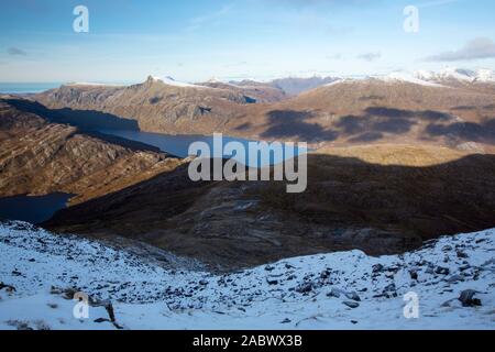 Blick über Lochan Fada zu einem Mhaighdean, der am weitesten entfernten ...