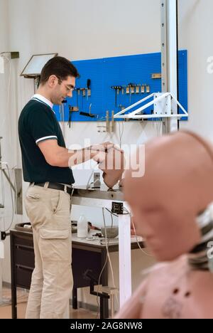 Der Kopf einer EuroSID Side-impact Crash Test Dummy Stockfotografie - Alamy