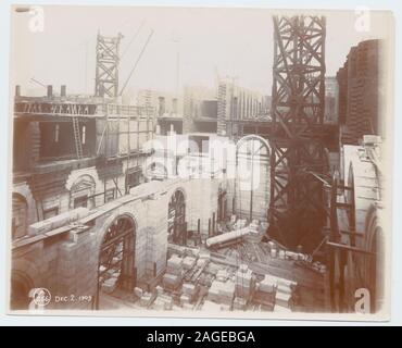 Innenausbau, Astor Hall: Bau von Mauern und einem Arch.; Innenausbau ...