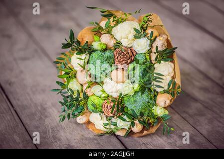 Elegantes Blumenstrauss Aus Obst Und Gemuse Fotos