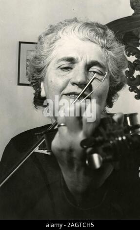 Italienische Lehrer und Politiker Lina Merlin und Professor Adolfo ...