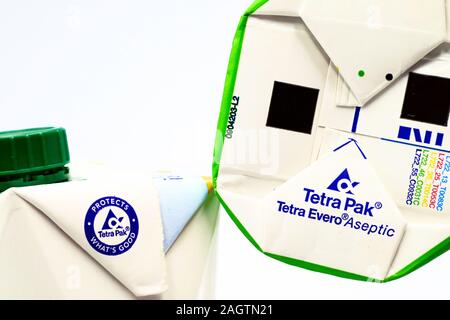 Milchkarton, Tetra Pak, TetraPak, Tetrapack, Spar, Interspar, logo Stockfotografie - Alamy