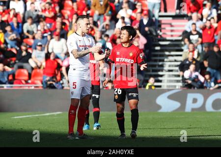 Takefusa Kubo aus Mallorca und Lucas Ocampos und Sergio Reguillon aus Sevilla treten beim ...