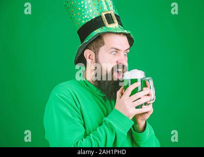 Es gibt viele gute Gründe für das Trinken. Irische Mann mit Bart ...