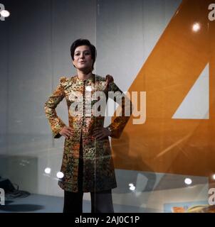 4-3-2-1 Hot and Sweet, ZDF Musiksendung, Moderatorin Suzanne Doucet ...