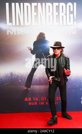 Hamburg, Deutschland. 07 Jan, 2020. Max von der Groeben, Schauspieler ...