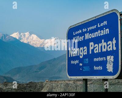 Melden Sie, zeigen Sie am Nanga Parbat von Thalichi, ein kleines Dorf ...