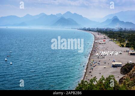 Konyaalti Beach, Antalya, Taurus-Gebirge und Mittelmeer, Provinz ...