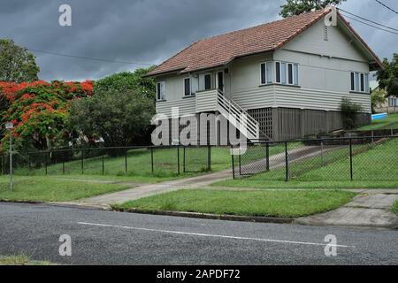 Fibro House aus der Nachkriegszeit mit Asbestplatten-Wänden und -Dach ...