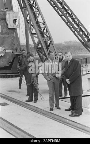 Besuch von Prinz Bernhard in der Zeeland-Fabrik von Smit und Bolnes in ...