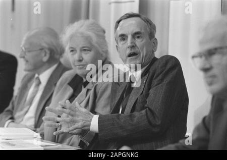 Kommission Drees legt Bericht über das künftige AOW vor; Drees spricht ...