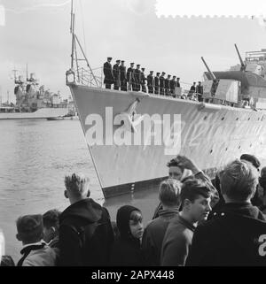 Abfahrt von Den Helder von H. Ms. Fregat van Speyk nach den ...
