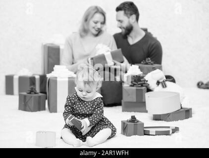 Elternschaft mit Liebe ausgezeichnet. Familienliebe Konzept. Alles was ...