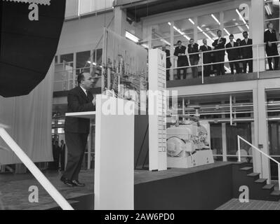 Eröffnung der Hallen HTS Eindhoven, Minister CALs während seiner Rede ...