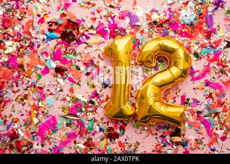 Nummer 12 Herzlichen Glückwunsch zum Geburtstag bunte Papier schneiden ...