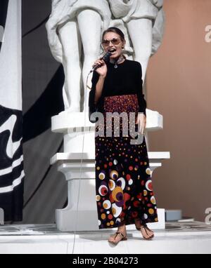 Die deutsche Schlagersängerin Edina Pop, Deutschland 1970er Jahre ...