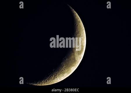 Zunehmender Mond, Mondsichel Stockfotografie - Alamy
