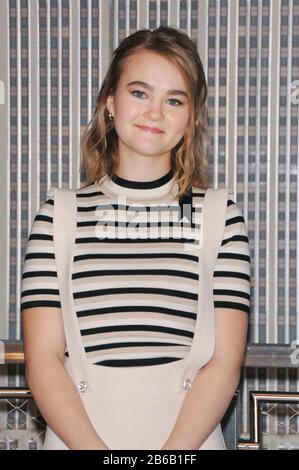 Die Schauspielerin Millicent Simmonds besucht das Empire State Building ...