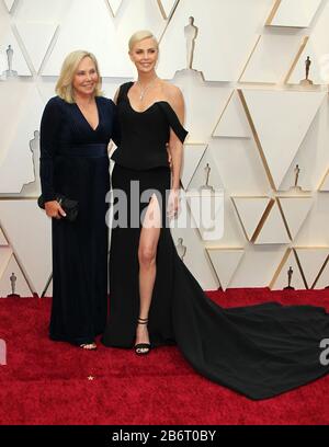 L-R: Gerda Maritz und Schauspielerin Charlize Theron besuchen am 30 ...