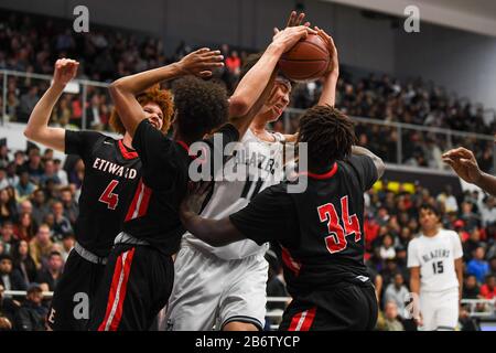 Sierra Canyon Trailblazers Center Harold Yu (11) während eines CIF ...
