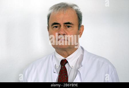 März 2020, Mecklenburg-Vorpommern, Rostock: In seinem Büro ist der ...