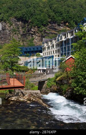 Brücke über Fluss Geirangelva, Geiranger Dorf, Mehr og Romsdal County ...